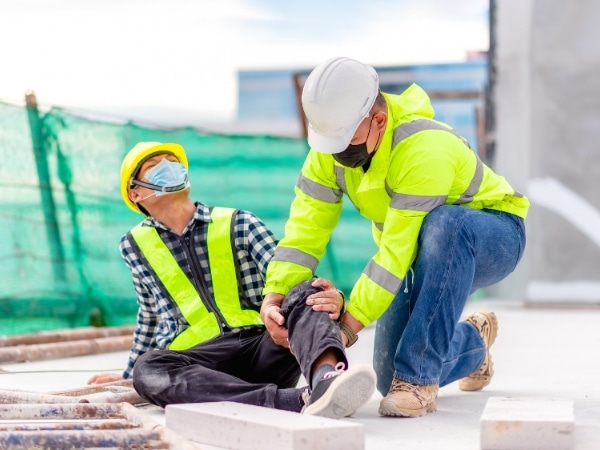Infortunio sul lavoro come funziona? Guida pratica su cosa fare